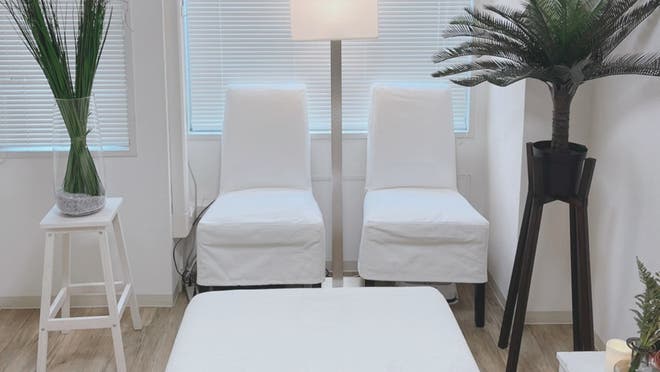 【横浜東口】AサロンAgréable 無料高速Wi-Fi!施術やレッスン、配信や撮影にも対応した完全個室スタイリッシュサロンの写真1