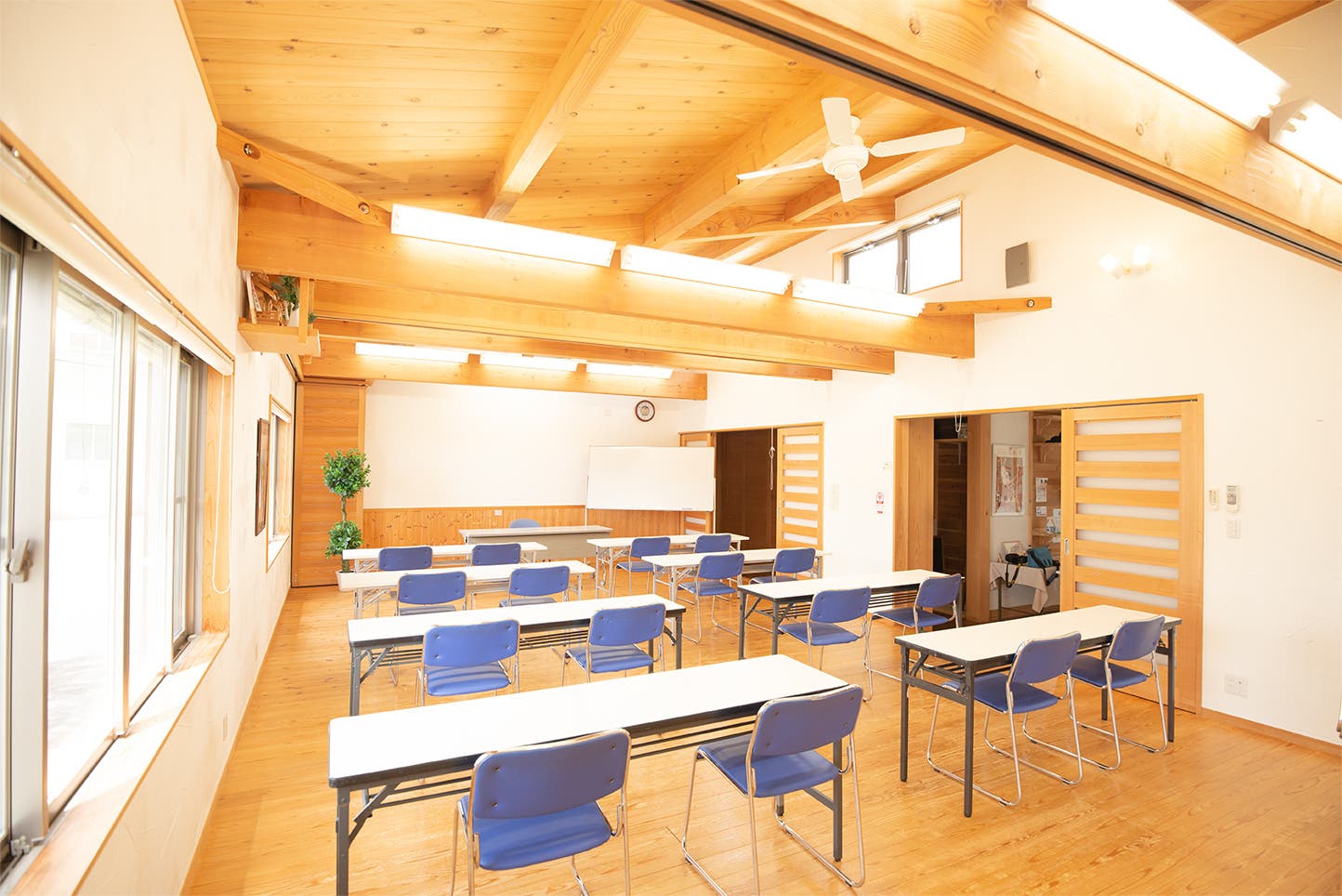超広々70㎡　～38人着席可で中規模セミナーやヨガレッスン、カルチャースクールなど最適　キッチン完備の写真6
