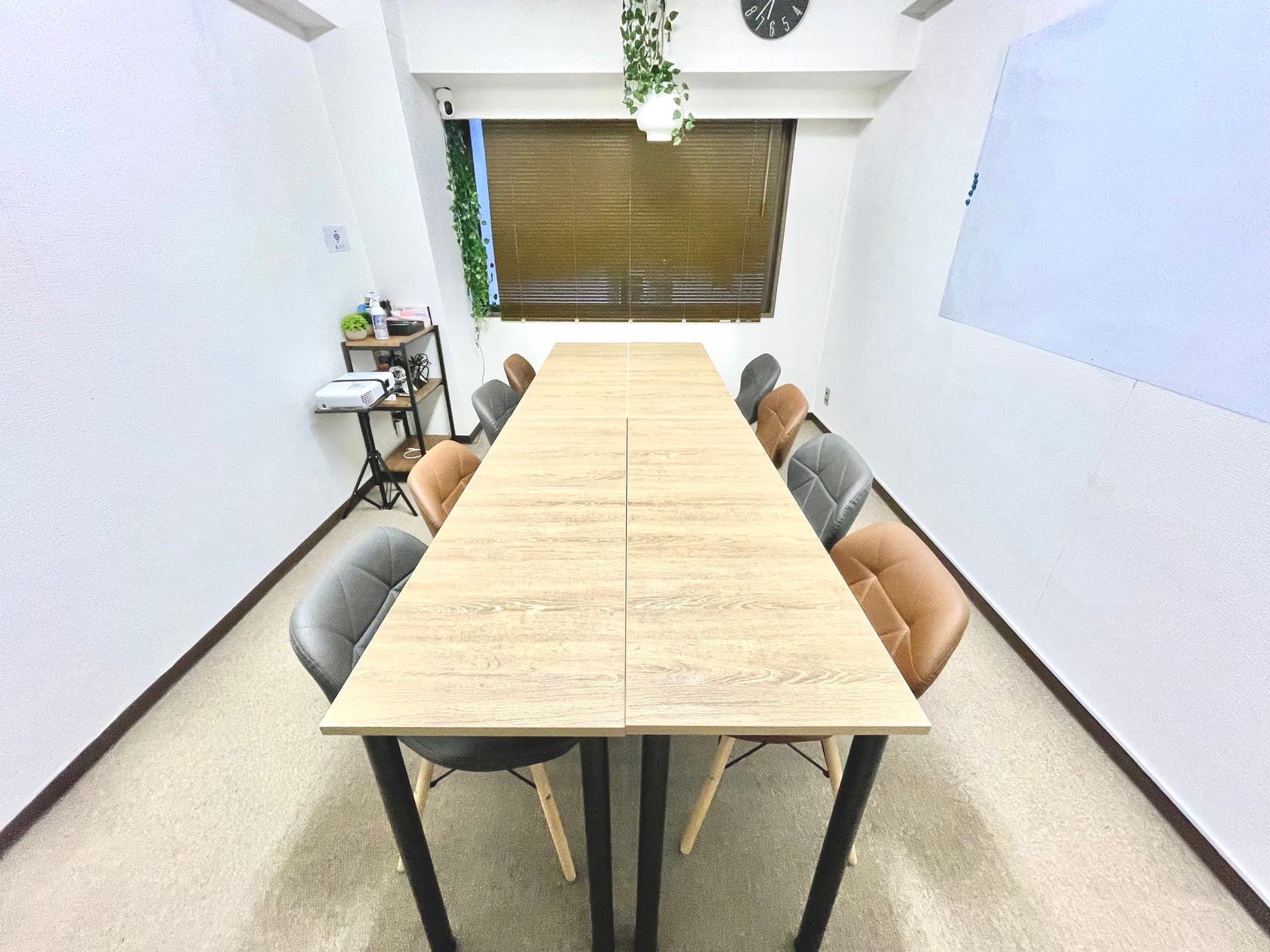 【新大阪駅東口１０秒❗️駅目の前】トイレ改装済⭐️無料WiFi⚡️プロジェクター無料貸出中✨個室・会議・面談《SS新大阪617》の写真14