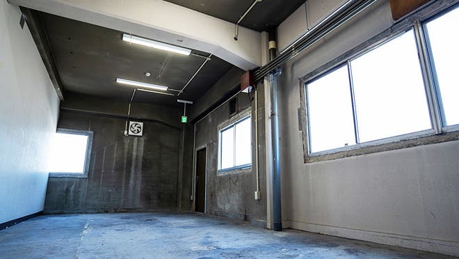 【新長田駅5分!駐車場有!】大空間廃墟スタジオ!白ホリ&自然光スタジオも!平日はお得なオプションも♪の写真4