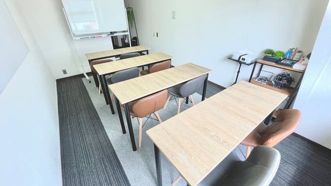 【新大阪駅東口10秒❗️駅目の前】トイレ改装済⭐️無料WiFi⚡️プロジェクター無料貸出中✨個室・会議・面談《SS新大阪617》の写真17