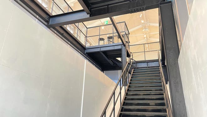 新木場駅徒歩5分 約163㎡・天井高約4mの白いインダストリアルな空間。の写真7