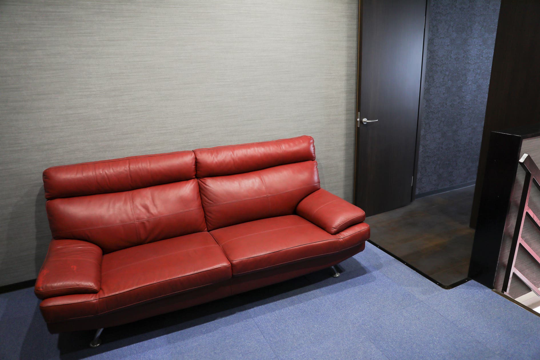 【ココスタジオ日本橋】黒の撮影ルーム📸 換気・定期消毒✨無料WiFi✨コスプレ撮影👚✨の写真16