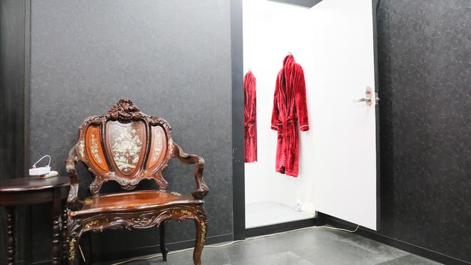 【ココスタジオ日本橋】黒の撮影ルーム📸 換気・定期消毒✨無料WiFi✨コスプレ撮影👚✨の写真10