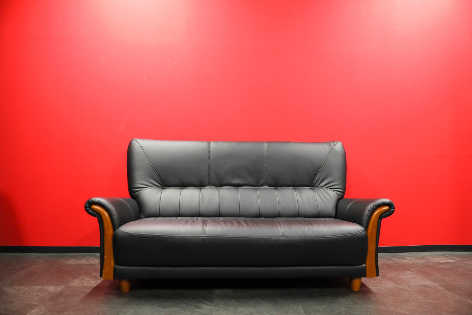 【ココスタジオ日本橋】黒の撮影ルーム📸 換気・定期消毒✨無料WiFi✨コスプレ撮影👚✨の写真6