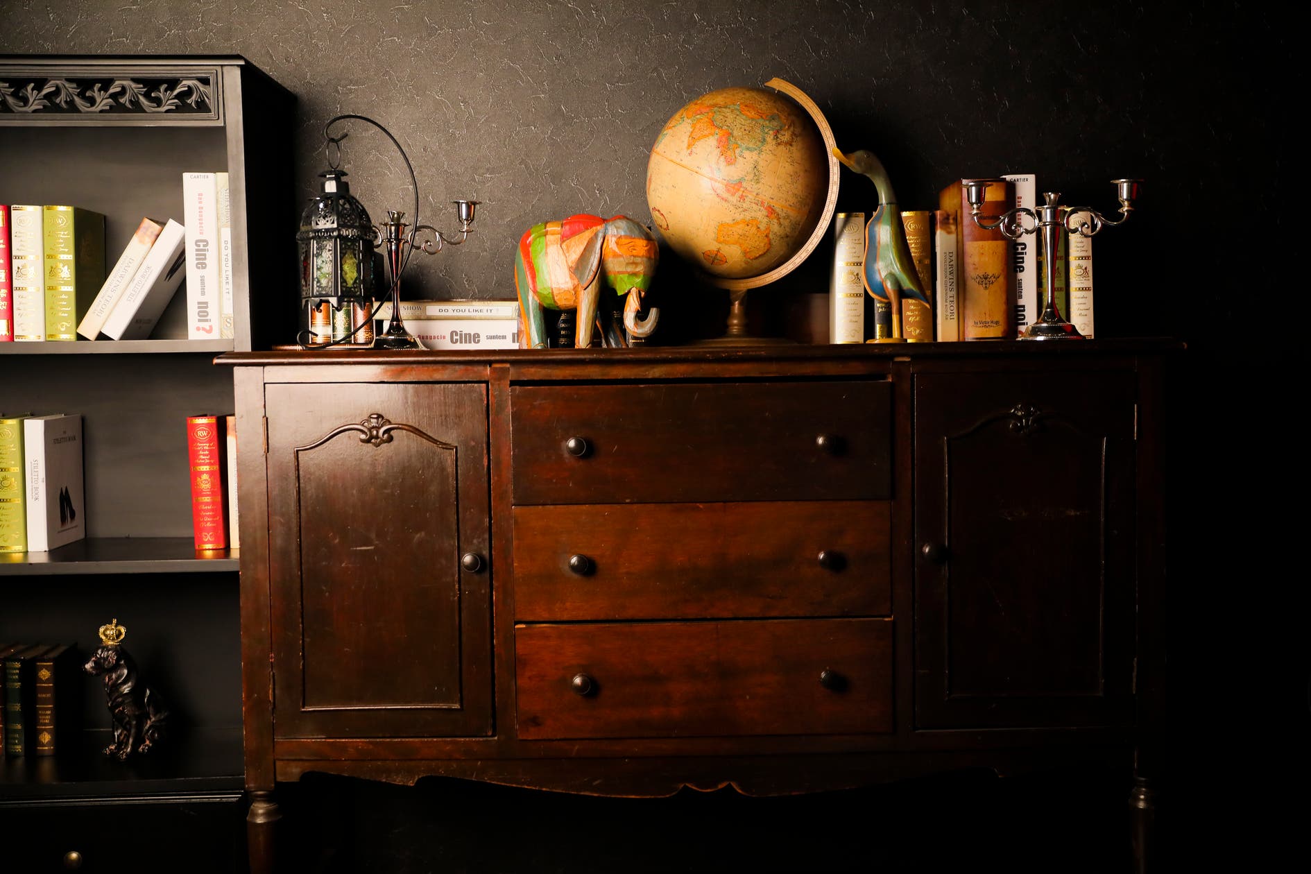 【ココスタジオ日本橋】黒の撮影ルーム📸 換気・定期消毒✨無料WiFi✨コスプレ撮影👚✨の写真4