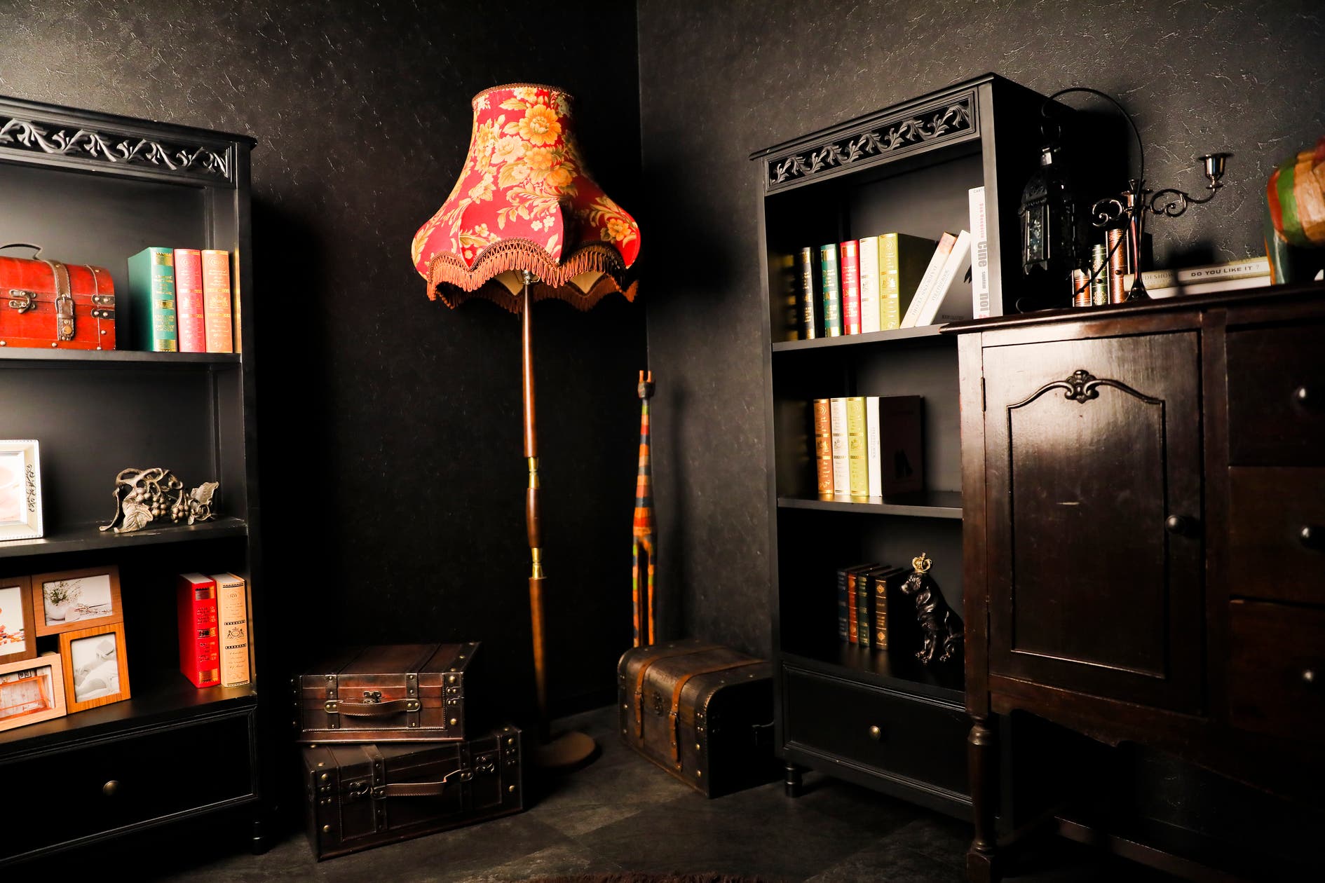 【ココスタジオ日本橋】黒の撮影ルーム📸 換気・定期消毒✨無料WiFi✨コスプレ撮影👚✨の写真5