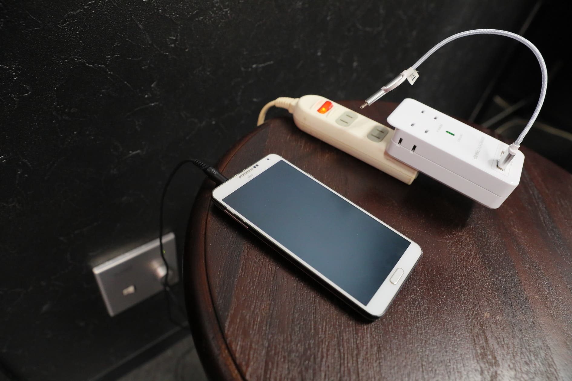 【ココスタジオ日本橋】黒の撮影ルーム📸 換気・定期消毒✨無料WiFi✨コスプレ撮影👚✨の写真15