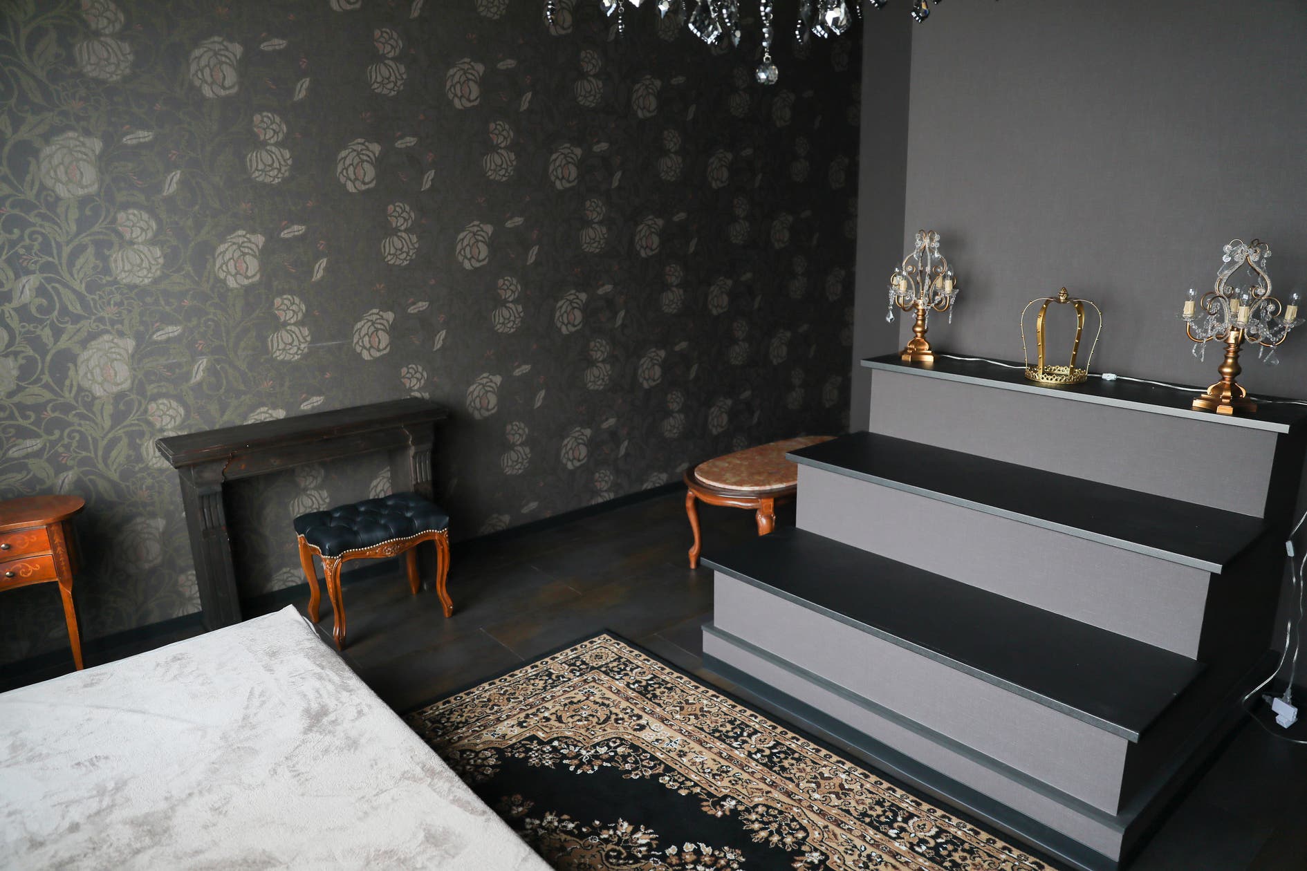 【ココスタジオ日本橋】グレーの撮影ルーム📸 🎅12月25日までクリスマスブース🎄～コスプレ撮影にぴったり✨の写真12