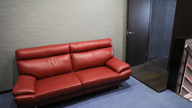 【ココスタジオ日本橋】グレーの撮影ルーム📸 🎅12月25日までクリスマスブース🎄~コスプレ撮影にぴったり✨の写真15