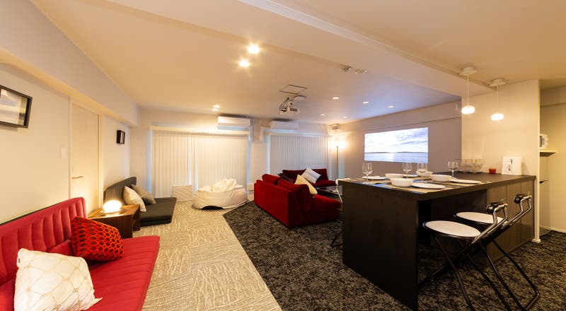 【Room.703】プロジェクター付き貸切スペース！女子会・スポーツ観覧・レッスン・撮影利用などに！