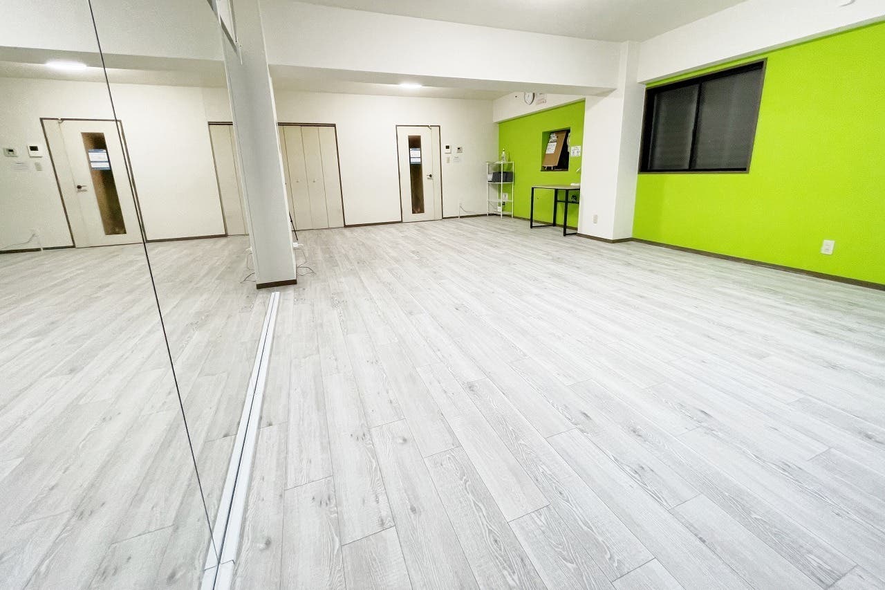 【広々45㎡】完全個室の全面鏡張｜ダンス練習ができる【24時間営業】神戸御影の当日予約可能のレンタルダンススタジオの写真24