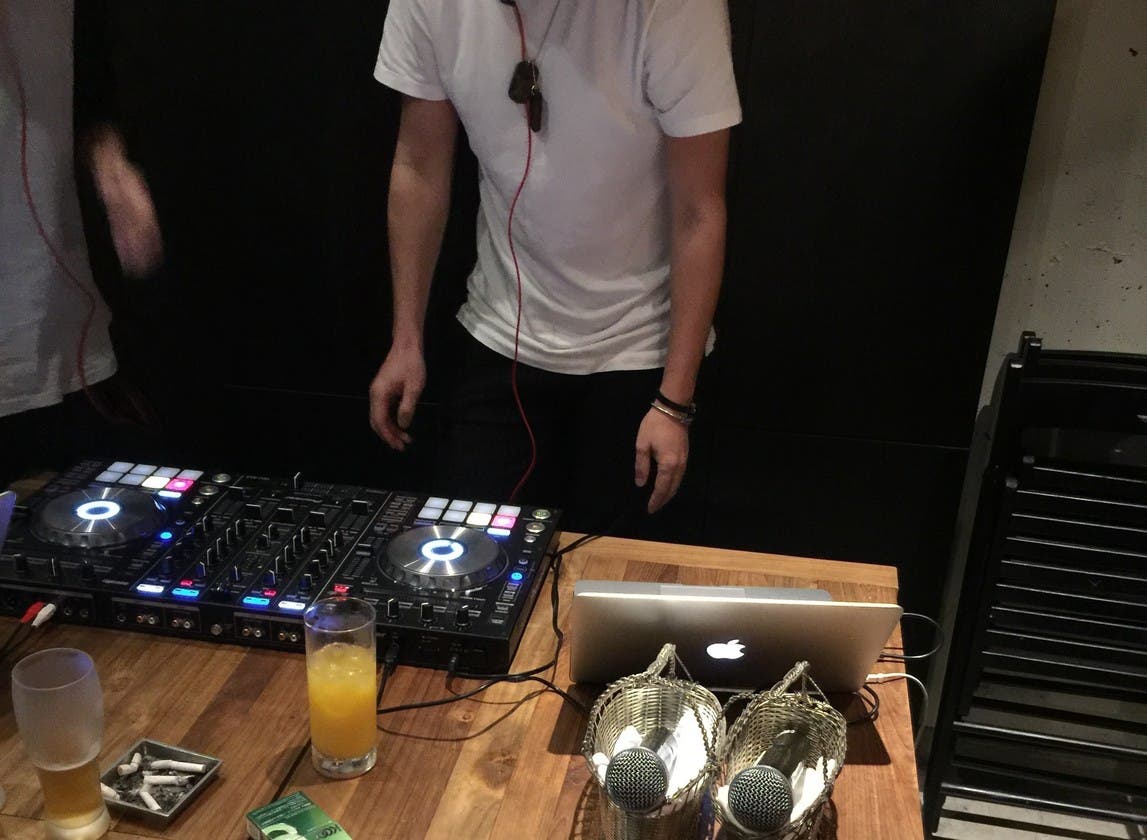 【六本木・麻布十番】駅徒歩5分！吹き抜けのある開放的なレストランを貸切！日中の子連れママ会にもおすすめ！の写真7