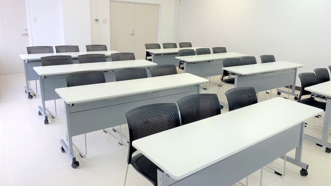 JR福山駅東口より徒歩8分!完全個室のため、ZOOM会議、リモートワーク、セミナー会場に最適!の写真4