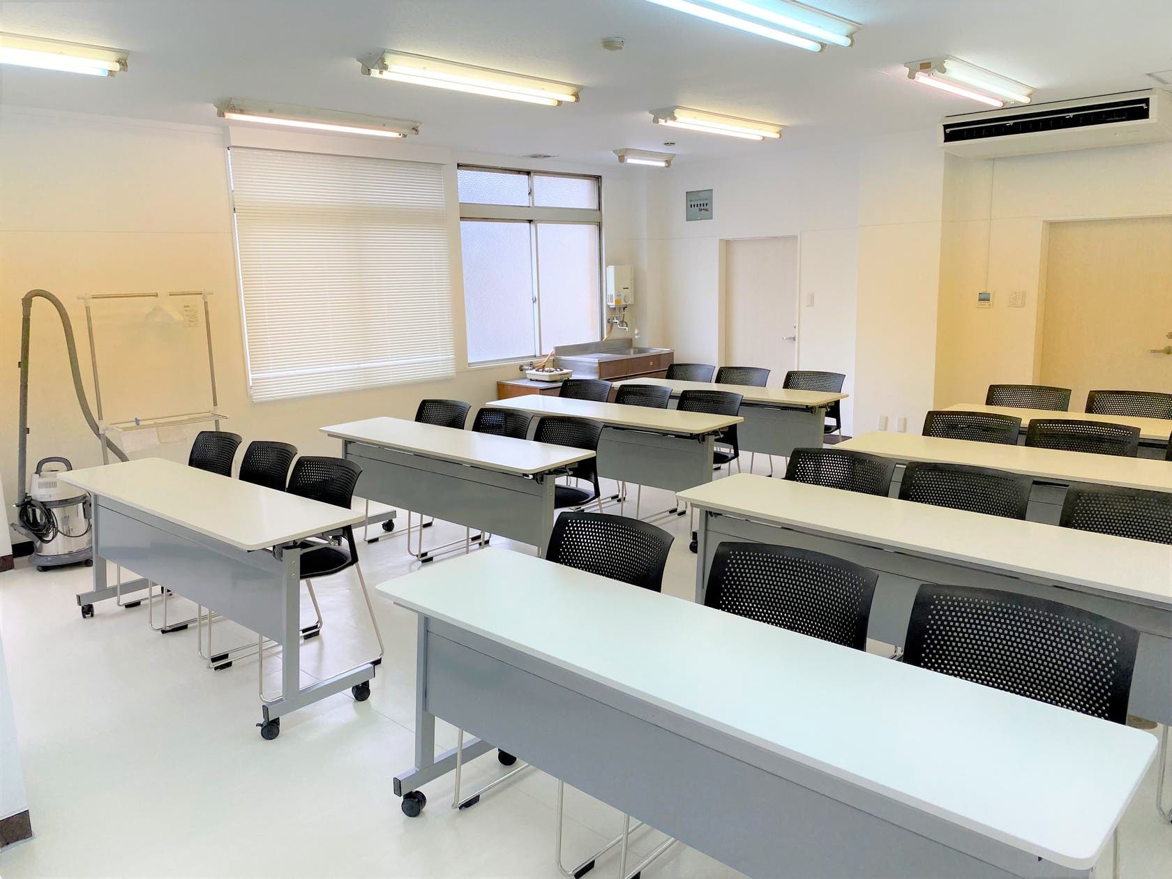 JR福山駅東口より徒歩８分！完全個室のため、ZOOM会議、リモートワーク、セミナー会場に最適！の写真5
