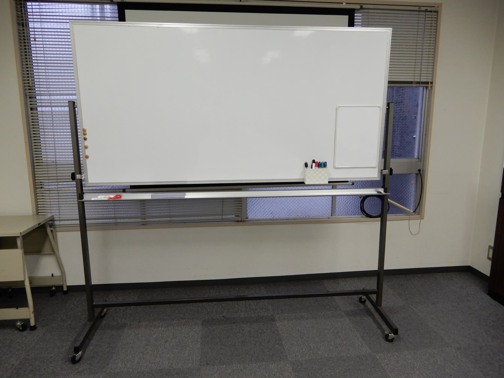 ホワイトボード　（2台まで無料）　1台追加の場合の画像1