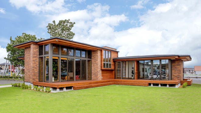 世界遺産建築家の意匠 自然光が美しく射す設計 重厚なレンガと無垢材・木目 洗練されたクラシックデザインの写真2