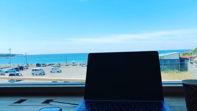 東京から車で1時間! 目の前に海が広がるワーケーションオフィスの写真1