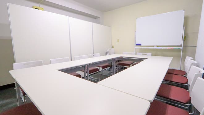 【池袋駅1b出口41秒!16名利用可】プロジェクター・ホワイトボード・WiFi全て無料!土足可!ふれあい貸し会議室 池袋No34の写真8