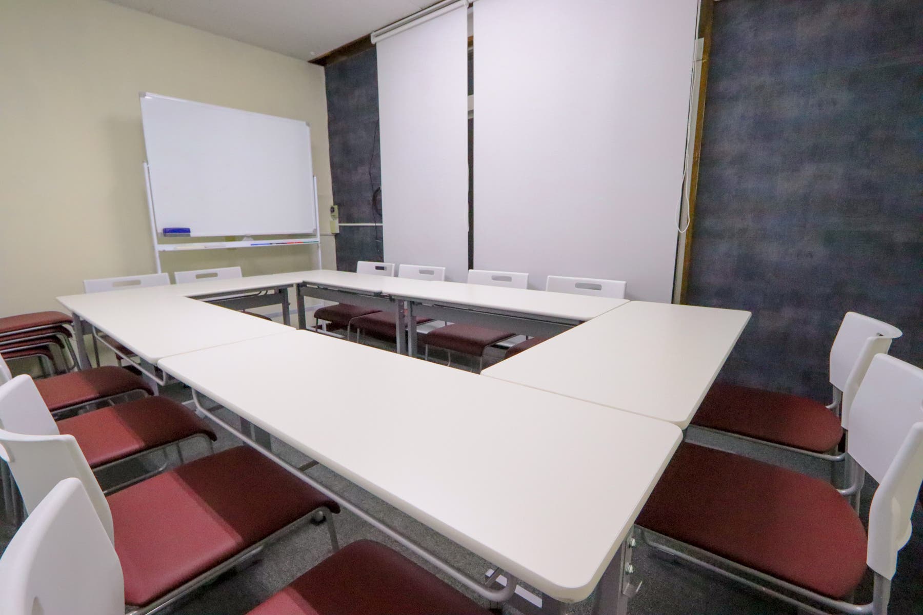 【池袋駅1b出口41秒！16名利用可】プロジェクター・ホワイトボード・WiFi全て無料！土足可！ふれあい貸し会議室 池袋No34の写真9