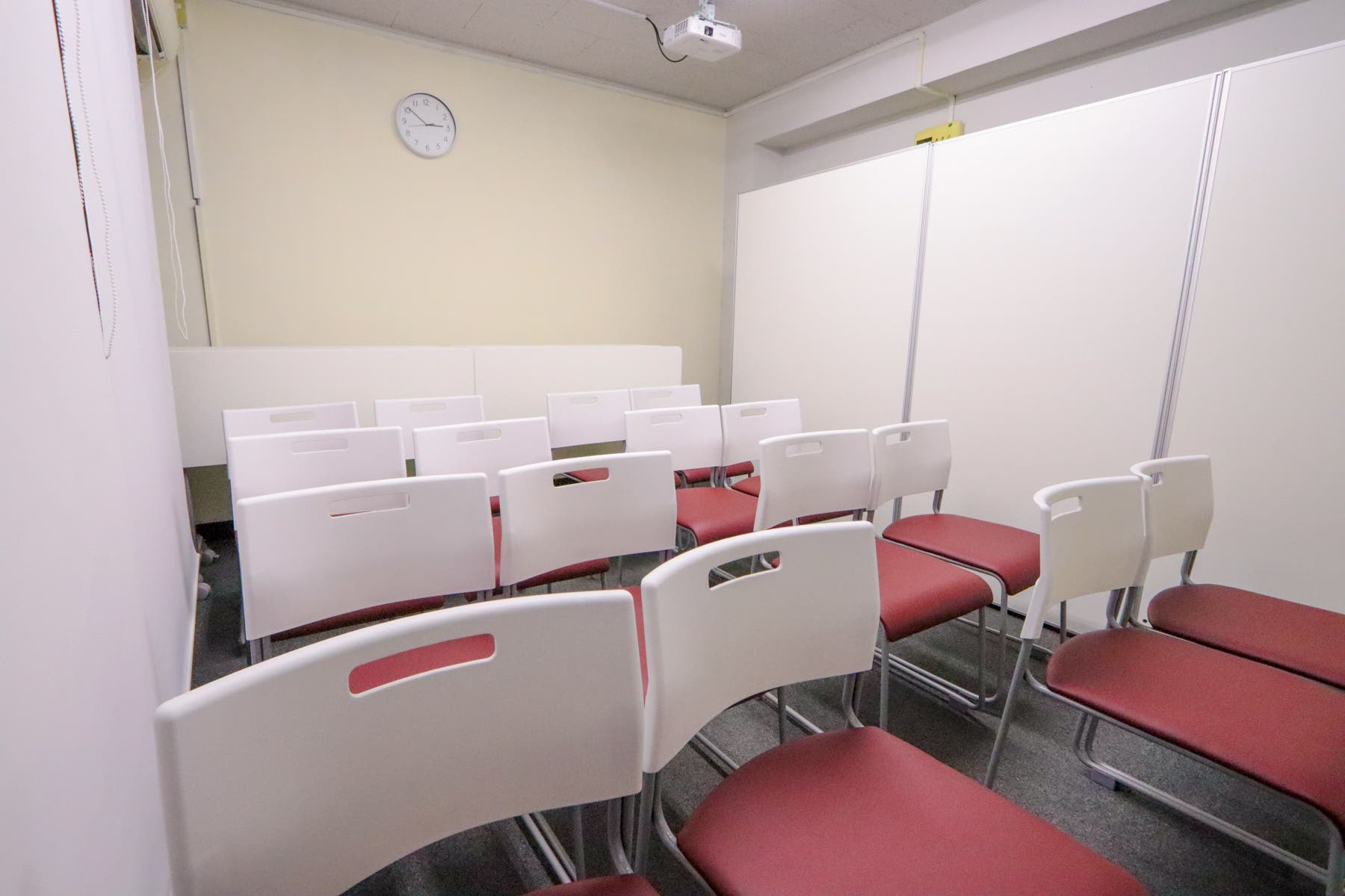 【池袋駅1b出口41秒！16名利用可】プロジェクター・ホワイトボード・WiFi全て無料！土足可！ふれあい貸し会議室 池袋No34の写真11