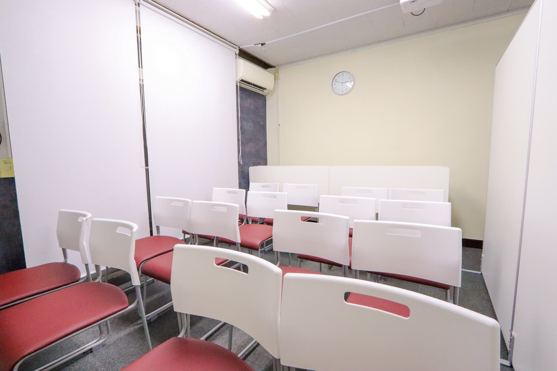 【池袋駅1b出口41秒！16名利用可】プロジェクター・ホワイトボード・WiFi全て無料！土足可！ふれあい貸し会議室 池袋No34の写真13