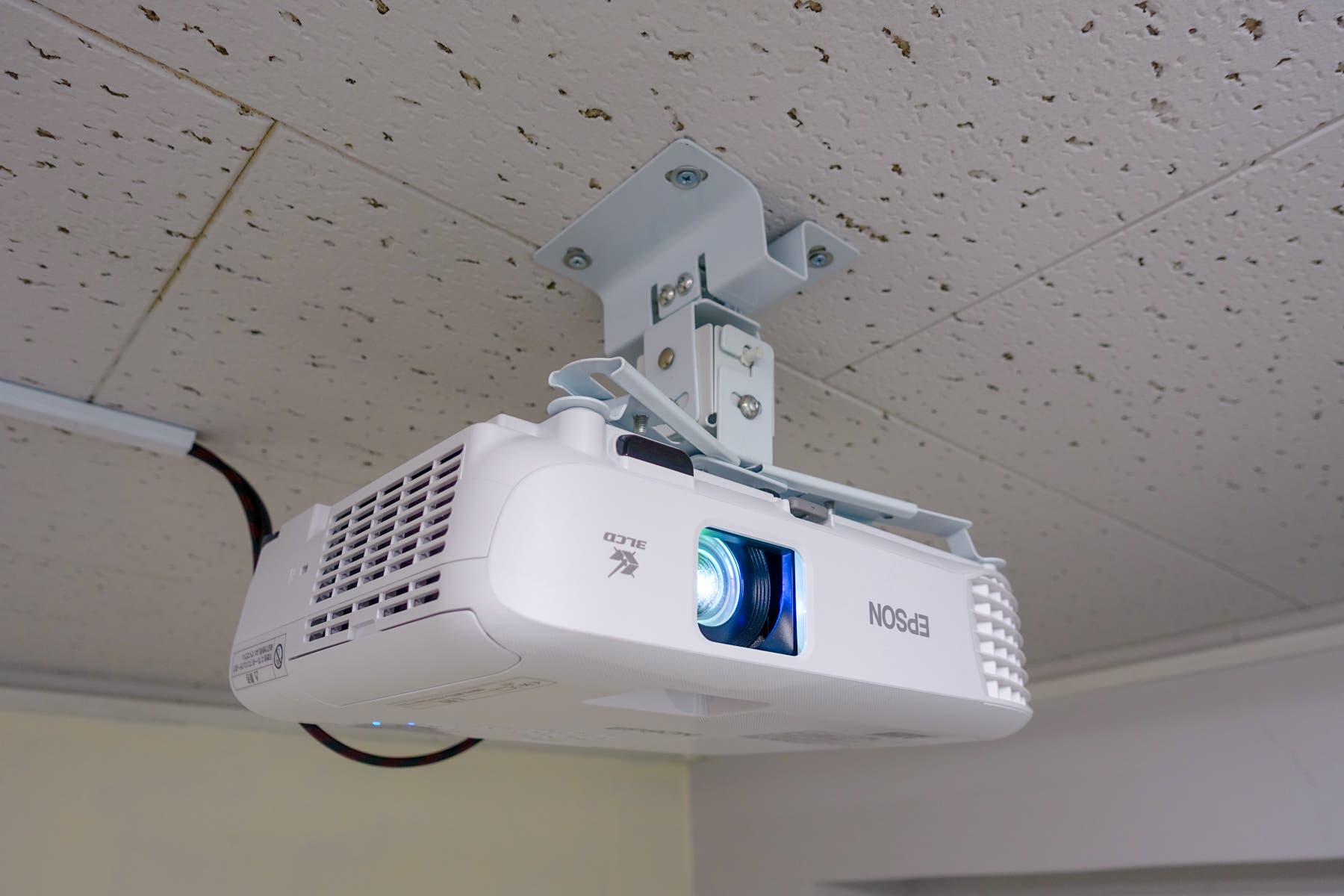 【池袋駅1b出口41秒！16名利用可】プロジェクター・ホワイトボード・WiFi全て無料！土足可！ふれあい貸し会議室 池袋No34の写真14