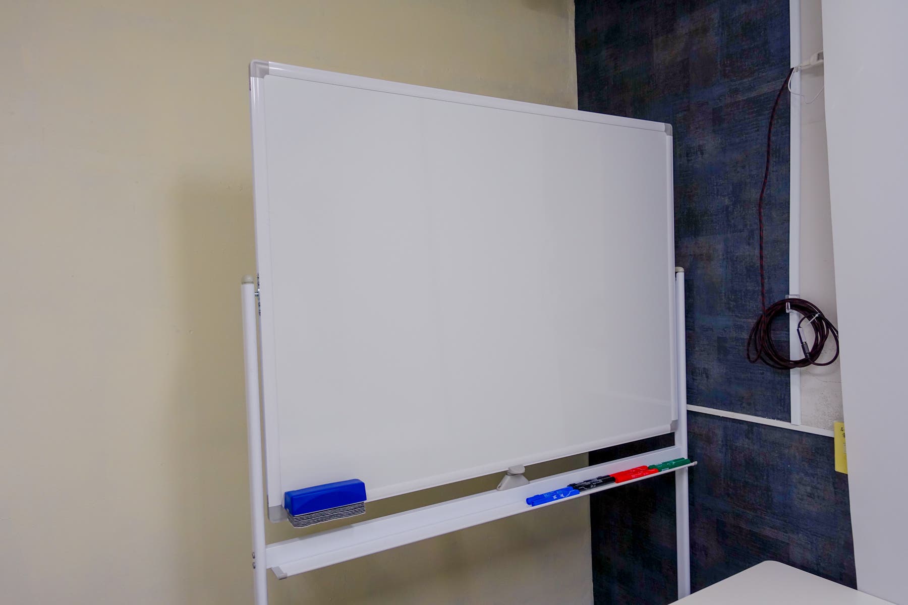 【池袋駅1b出口41秒！16名利用可】プロジェクター・ホワイトボード・WiFi全て無料！土足可！ふれあい貸し会議室 池袋No34の写真16