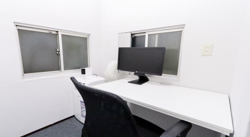 【池袋駅1b出口41秒！お一人様向け】液晶モニター・WiFi全て無料！土足可！ふれあい貸し会議室 池袋No35