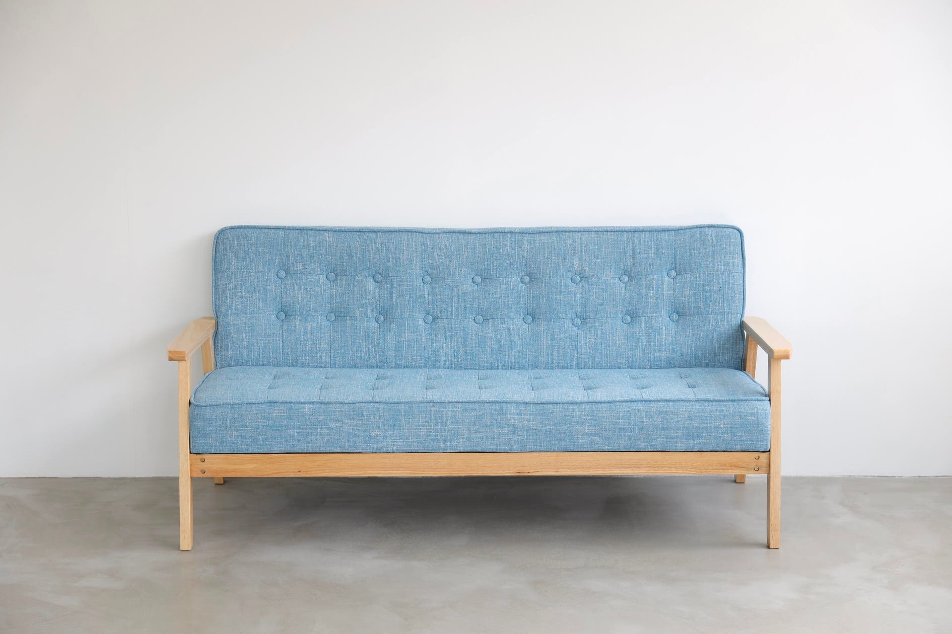 本八幡駅から徒歩4分。ライティング不要の明るい自然光で撮影できるスタジオ。閑静な住宅街ながら近隣にドンキなどあり便利な立地。の写真17