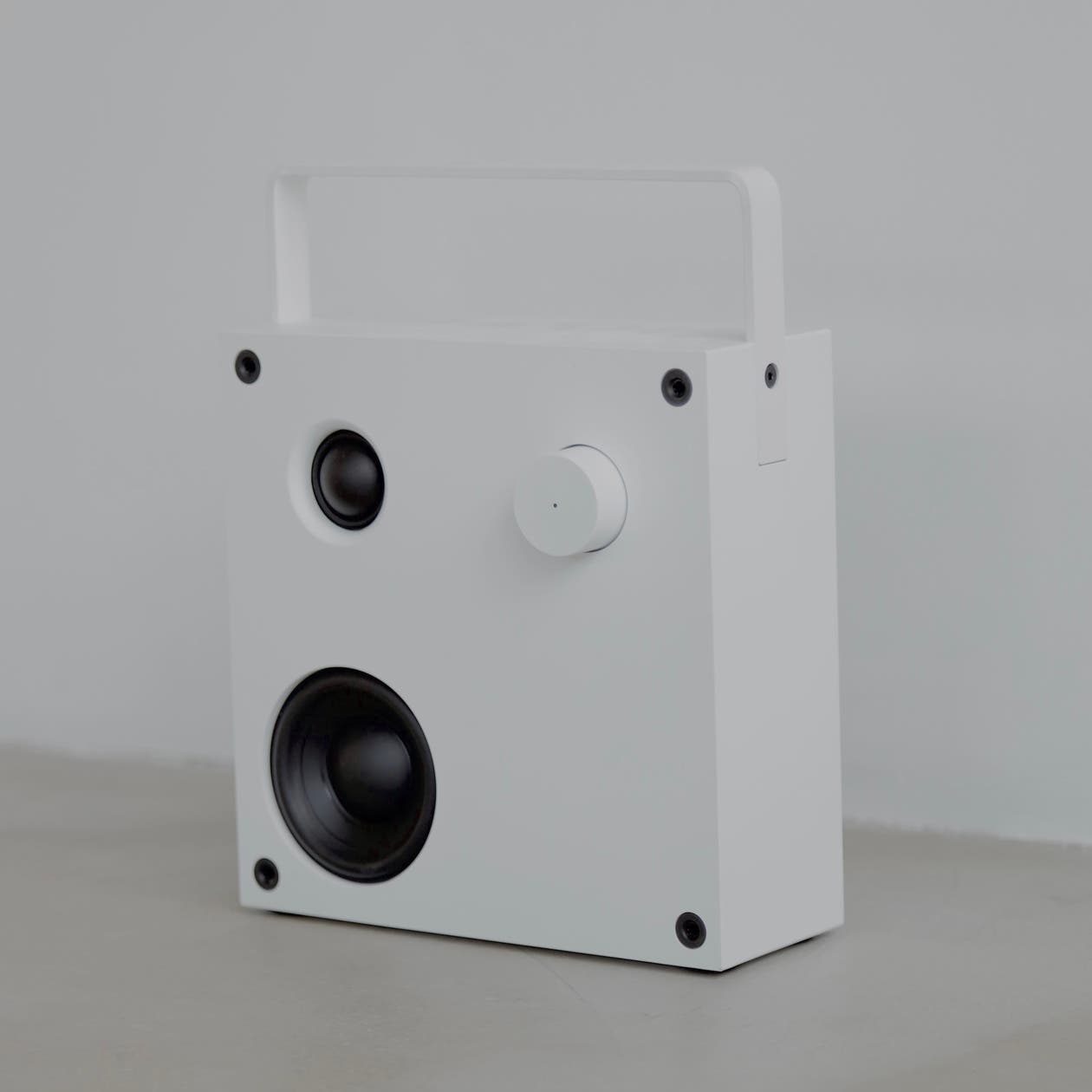 本八幡駅から徒歩4分。ライティング不要の明るい自然光で撮影できるスタジオ。閑静な住宅街ながら近隣にドンキなどあり便利な立地。の写真19