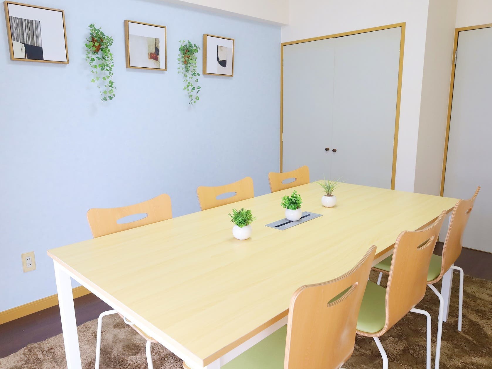 【本八幡駅4分】【都営新宿本八幡2分】自然光たっぷり完全個室！Wi-Fi/モニター/テレワ・会議・セミナー・面接・商談・撮影の写真2