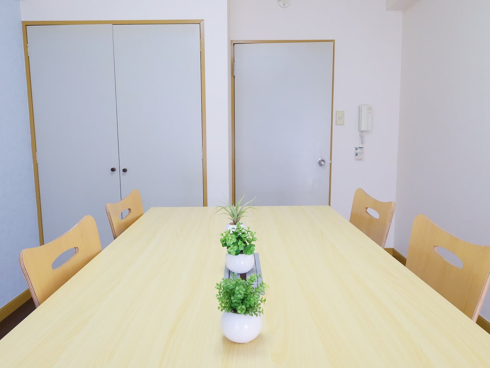 【本八幡駅4分】【都営新宿本八幡2分】自然光たっぷり完全個室！Wi-Fi/モニター/テレワ・会議・セミナー・面接・商談・撮影の写真3