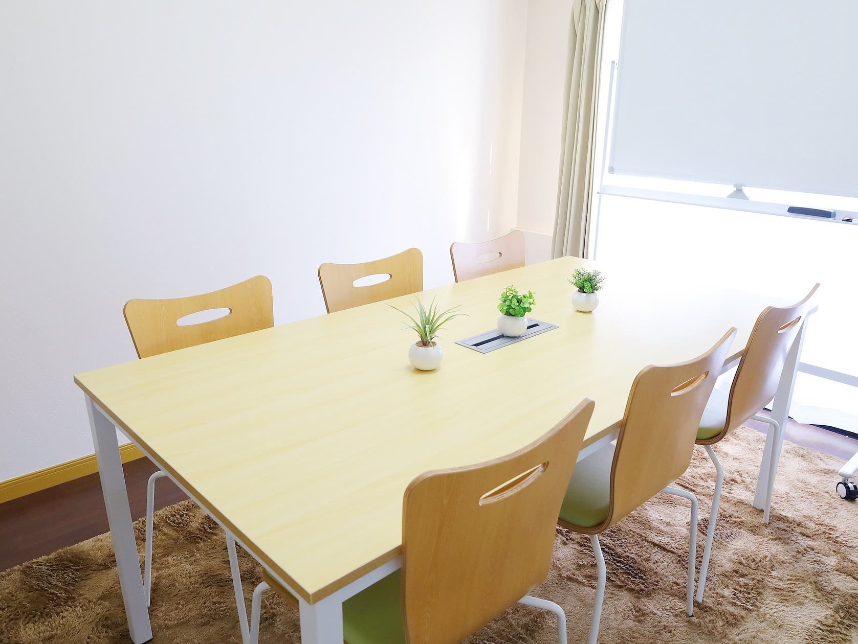 【本八幡駅4分】【都営新宿本八幡2分】自然光たっぷり完全個室！Wi-Fi/モニター/テレワ・会議・セミナー・面接・商談・撮影の写真4