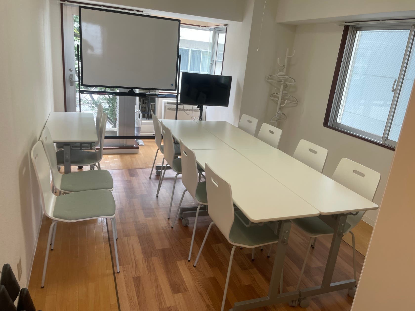 荻窪駅南口3分【即予約可・高速度WiFi・除菌完備】各種教室、会議、商談、面接、研修、撮影、ボドゲ、自習等に最適な個室スペースの写真6