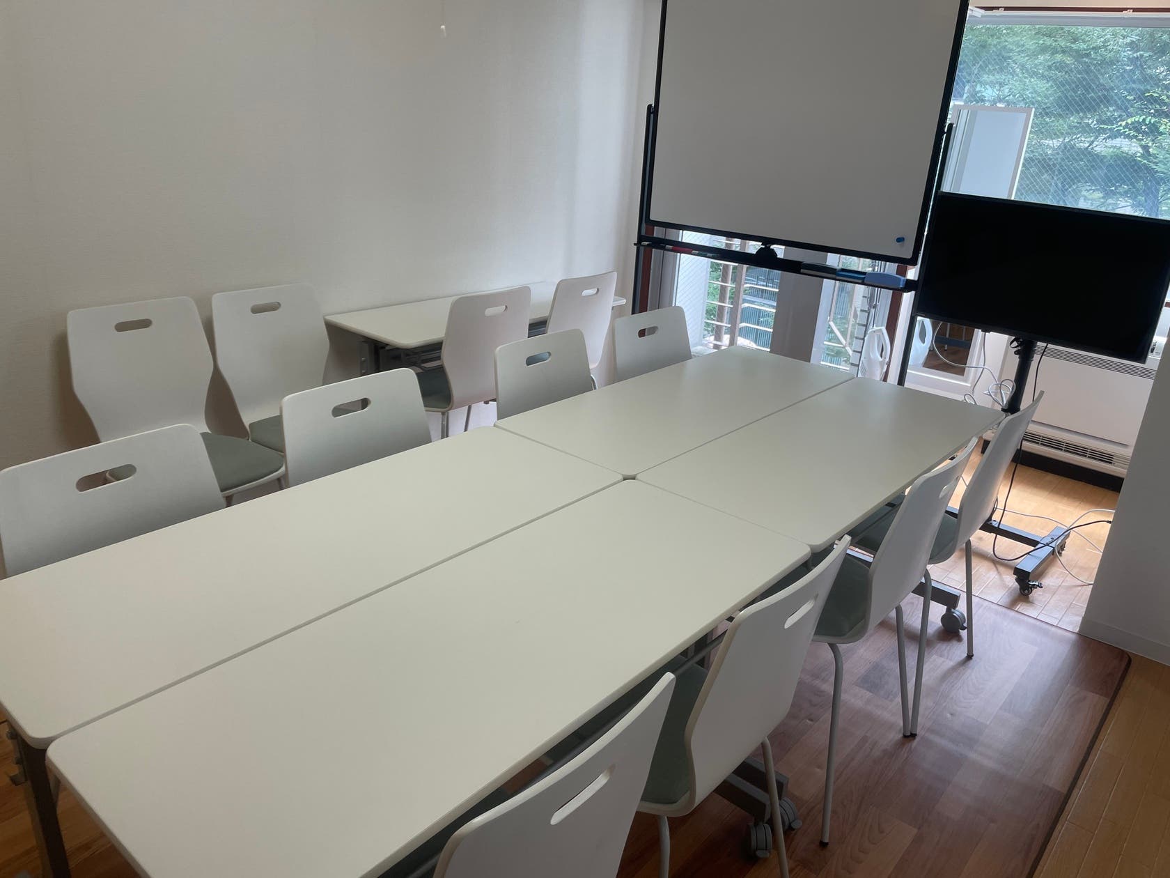 荻窪駅南口3分【即予約可・高速度WiFi・除菌完備】各種教室、会議、商談、面接、研修、撮影、ボドゲ、自習等に最適な個室スペースの写真8