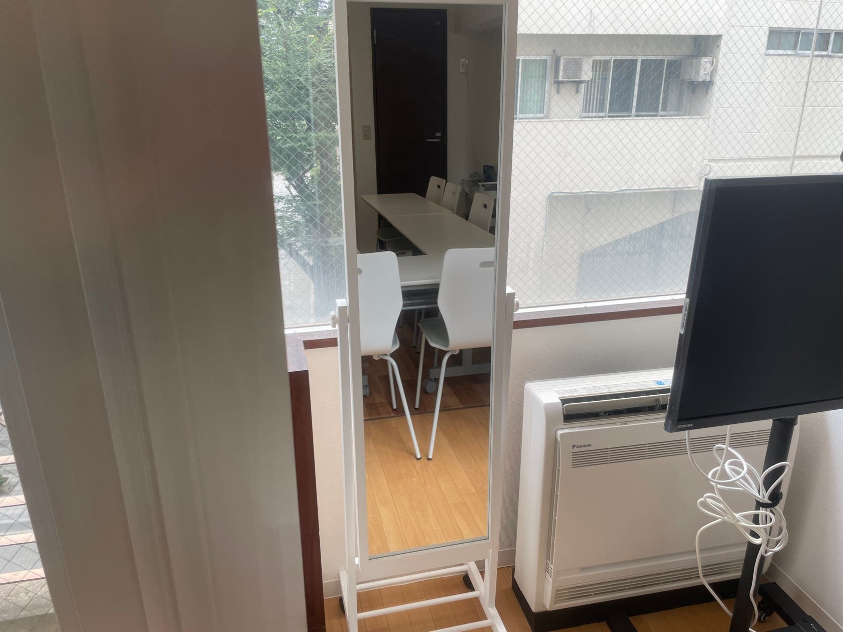 荻窪駅南口3分【即予約可・高速度WiFi・除菌完備】各種教室、会議、商談、面接、研修、撮影、ボドゲ、自習等に最適な個室スペースの写真12