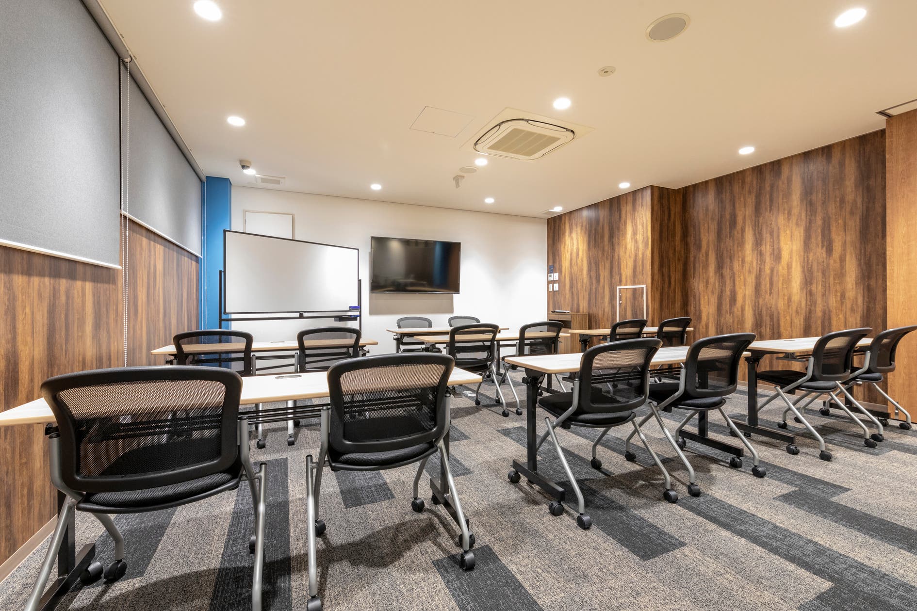 【BIZcomfort神戸元町】JR・阪神「神戸元町駅」から徒歩1分！14名用セミナー会場の写真2