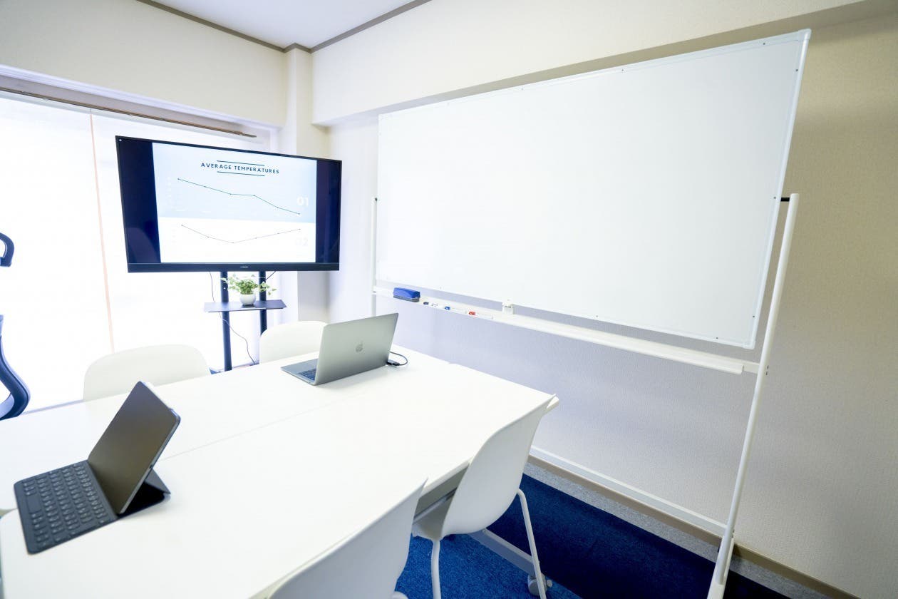 テレワーク、会議、面接に最適でお洒落な個室♪大型モニター、テレビ、ホワイトボード、エステ台完備！【スクルド 戸塚】の写真5