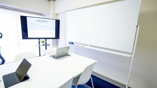 テレワーク、会議、面接に最適でお洒落な個室♪大型モニター、テレビ、ホワイトボード、エステ台完備!【スクルド 戸塚】の写真5