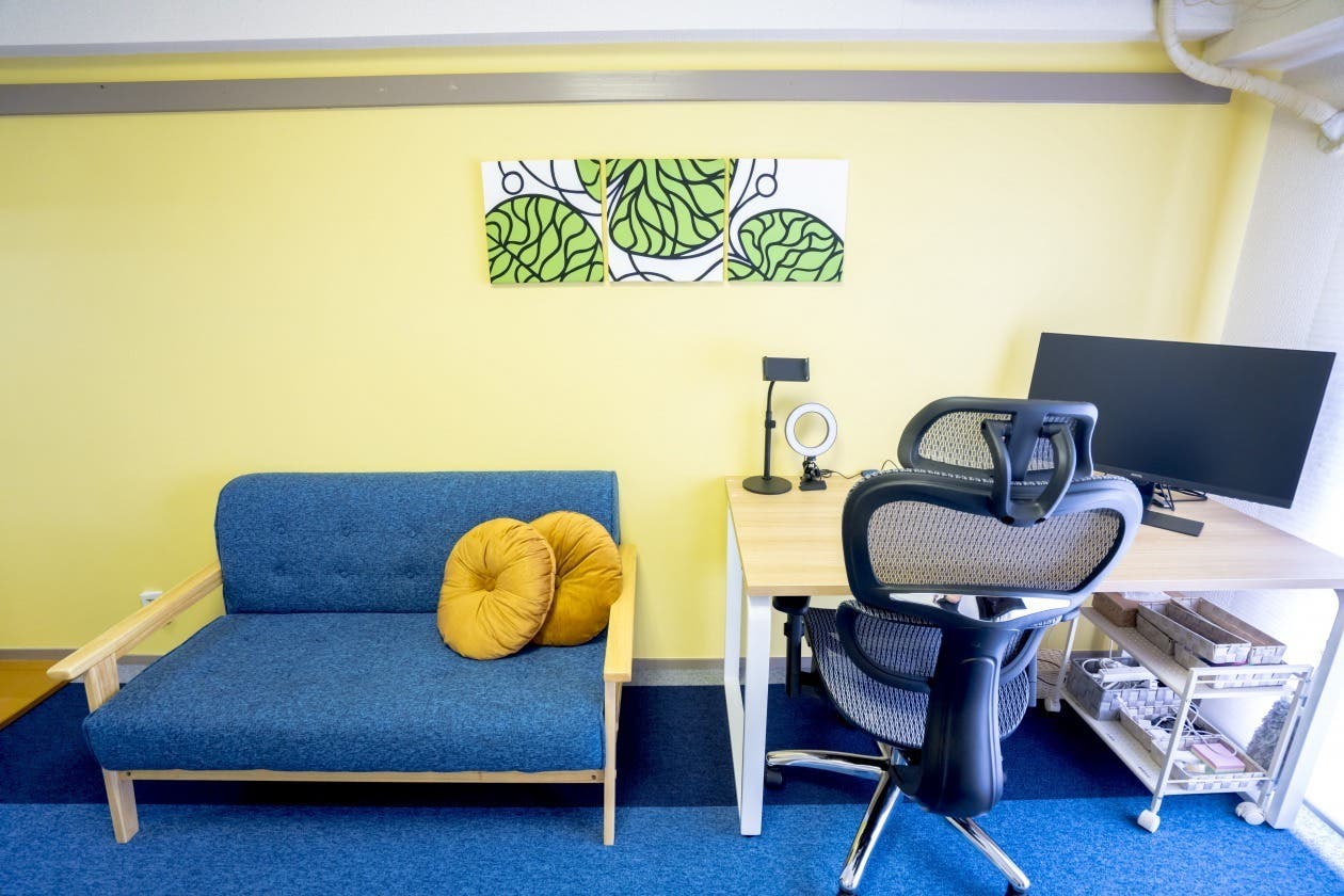 テレワーク、会議、面接に最適でお洒落な個室♪大型モニター、テレビ、ホワイトボード、エステ台完備！【スクルド 戸塚】の写真6