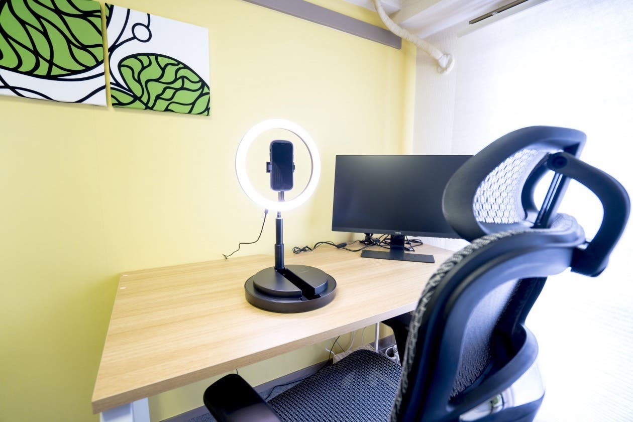 テレワーク、会議、面接に最適でお洒落な個室♪大型モニター、テレビ、ホワイトボード、エステ台完備！【スクルド 戸塚】の写真15