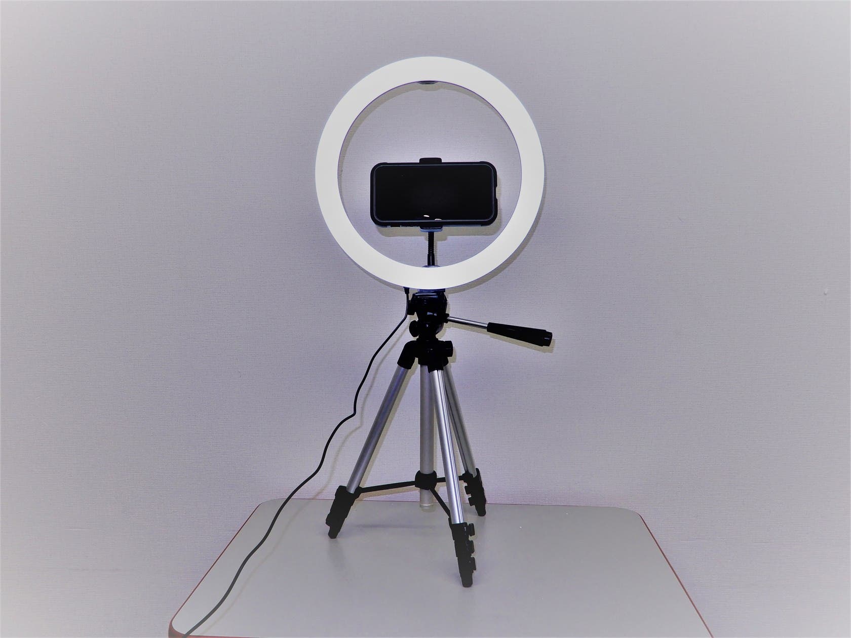 撮影用リングLEDライト/外径300mm/三脚・スマホホルダー付の画像1