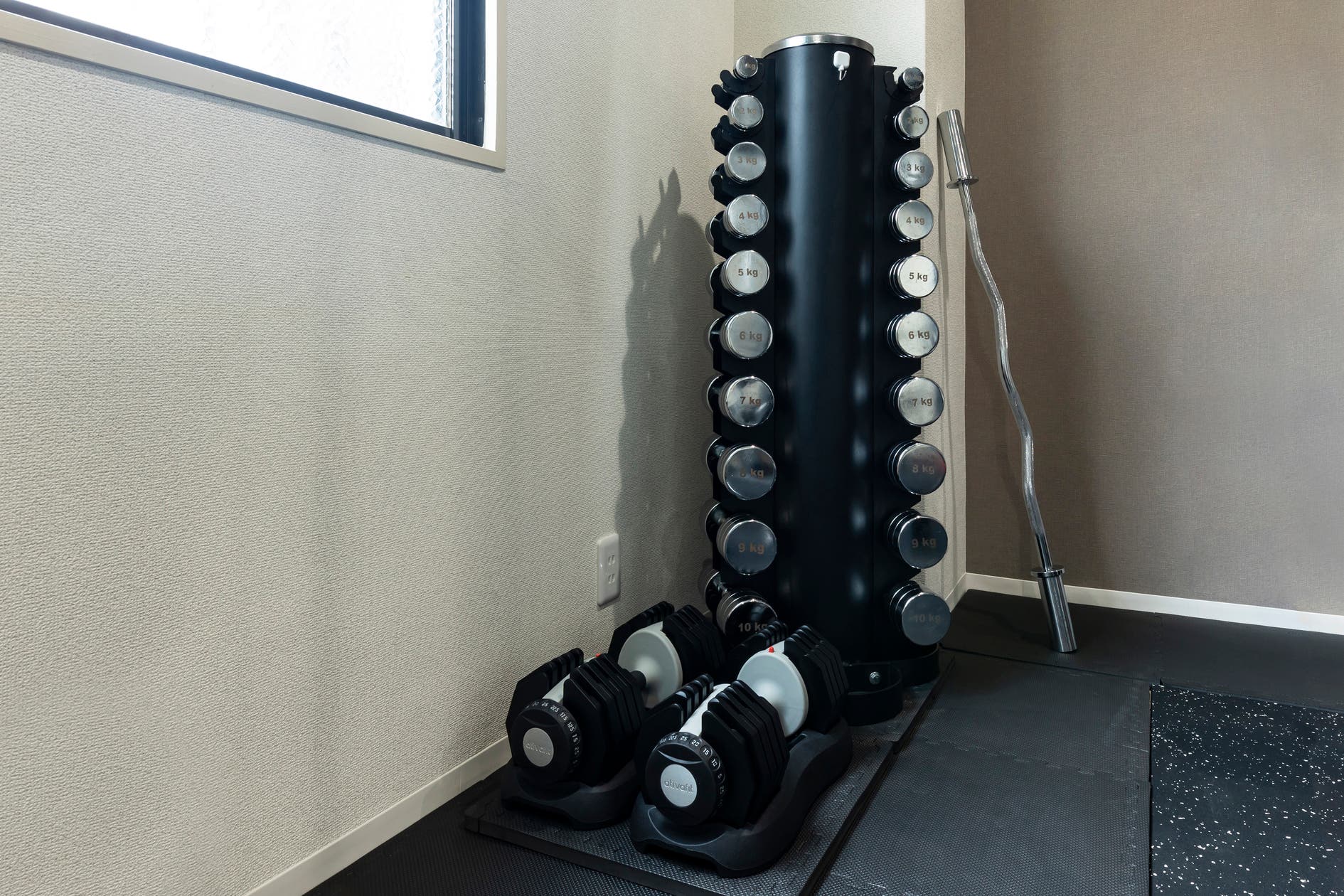 【なんばHatch徒歩30秒】難波心斎橋地域最安値当日予約可能の個室レンタルフィットネスジム！全面鏡張！ヨガやパーソナル可能！の写真3