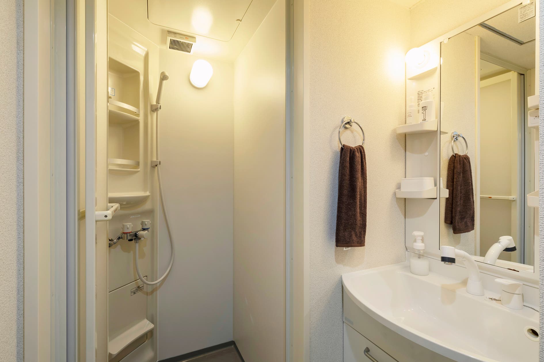 【なんばHatch徒歩30秒】難波心斎橋地域最安値当日予約可能の個室レンタルフィットネスジム！全面鏡張！ヨガやパーソナル可能！の写真6