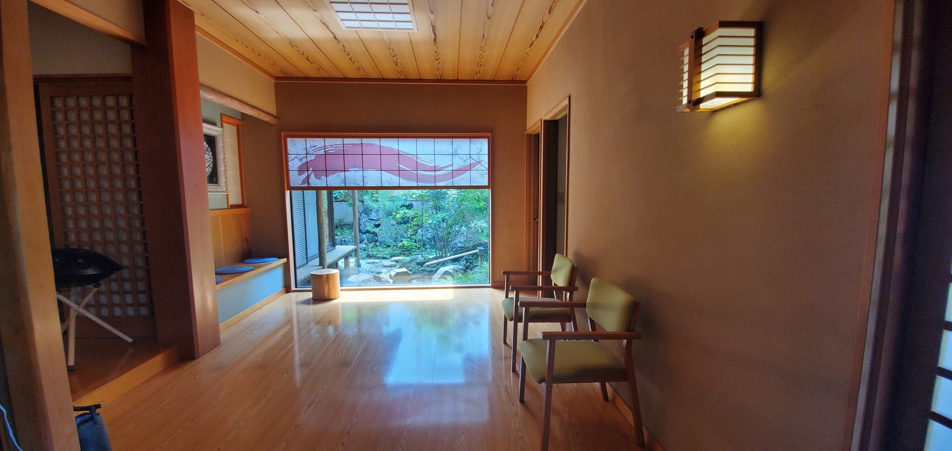 セラピー専用ルーム「アロマ、整体、リラクゼーションなど」電動ベットの写真14