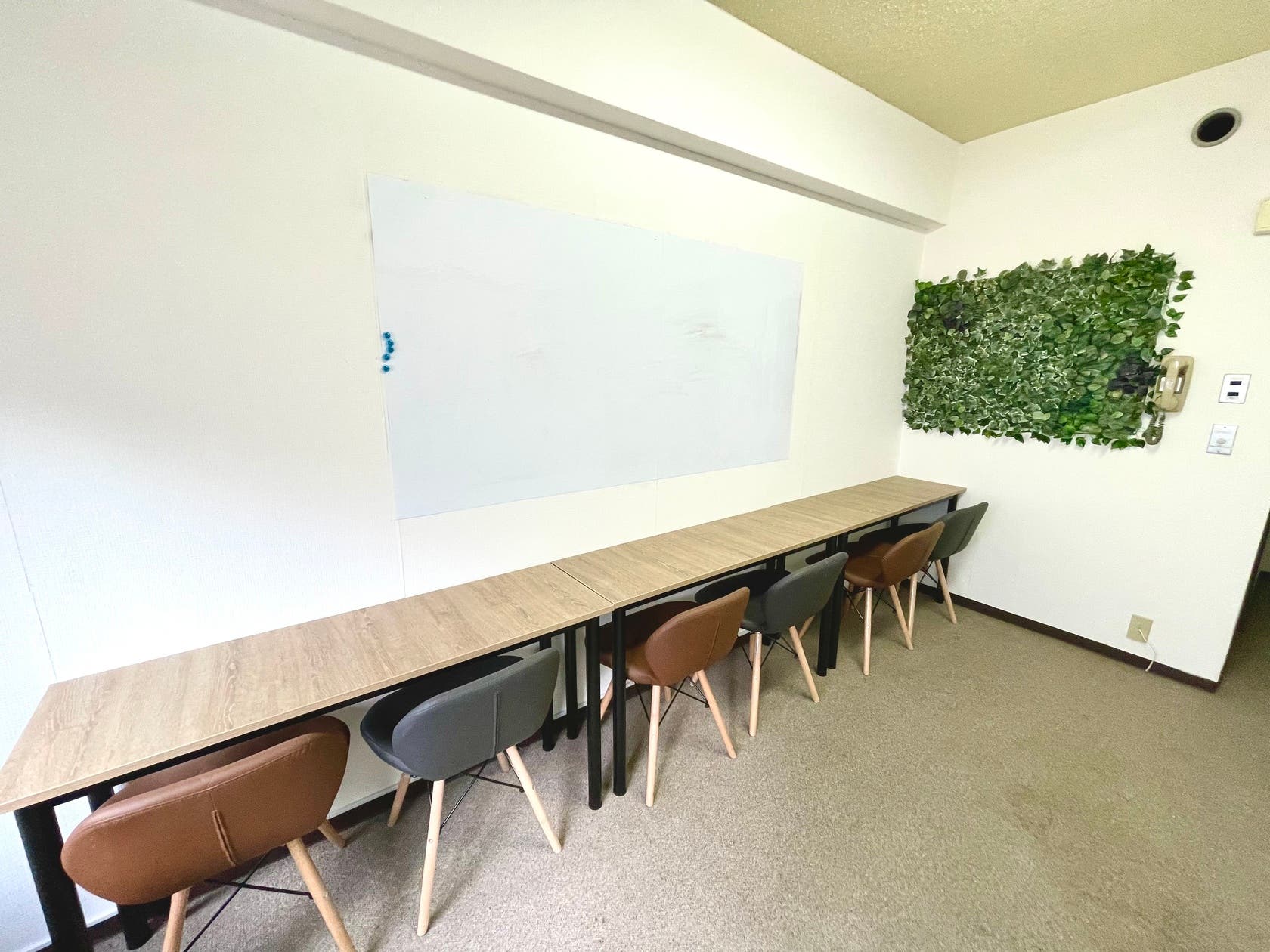 【新大阪駅東口１０秒❗️駅目の前】トイレ改装済⭐️無料WiFi⚡️プロジェクター無料貸出中✨個室・会議・面談《SS新大阪617》の写真15