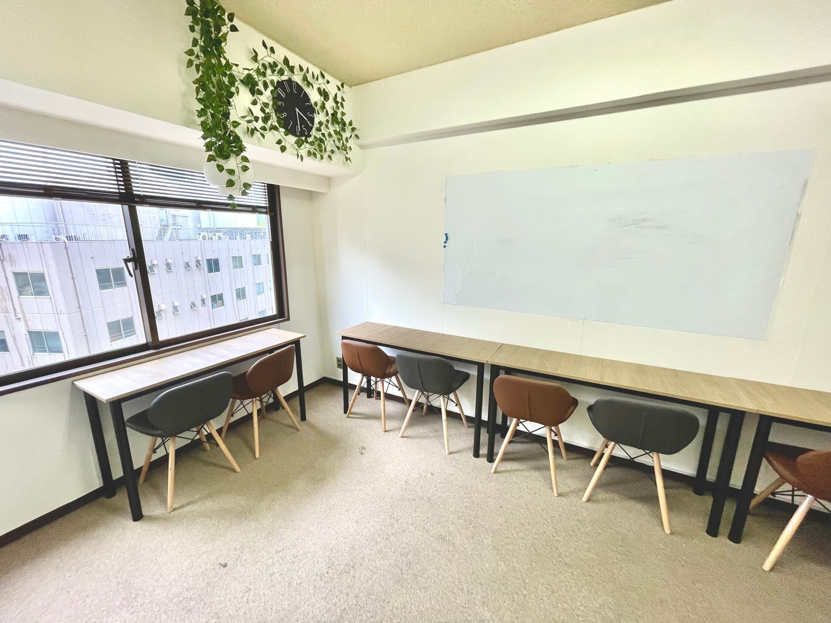 【新大阪駅東口１０秒❗️駅目の前】トイレ改装済⭐️無料WiFi⚡️プロジェクター無料貸出中✨個室・会議・面談《SS新大阪617》の写真16