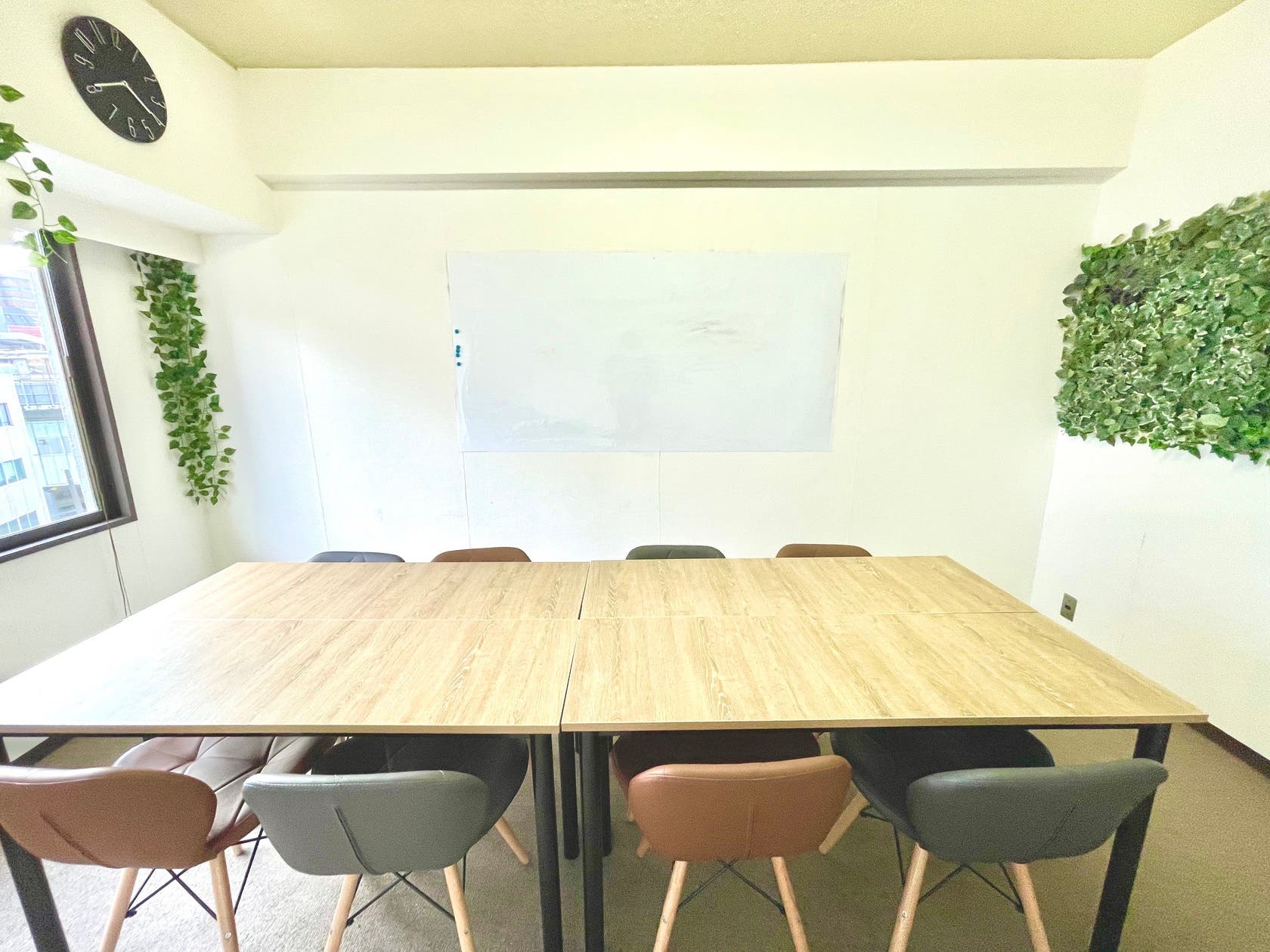 【新大阪駅東口１０秒❗️駅目の前】トイレ改装済⭐️無料WiFi⚡️プロジェクター無料貸出中✨個室・会議・面談《SS新大阪617》の写真6