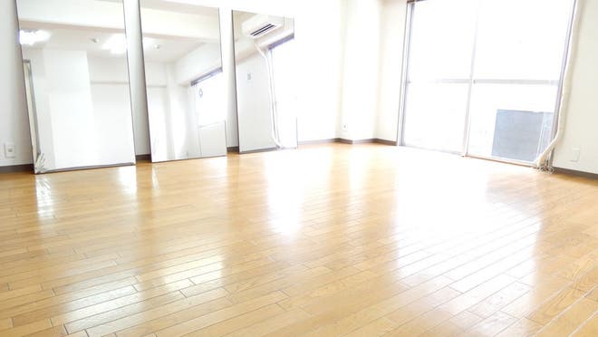 <カラフルスペース🌈>【室内動画あり】高評価⭐️応援特価⭐️明るく(南向大窓)広く快適に⭐️気楽自由に⭐️大型鏡・整体ベッドの写真2